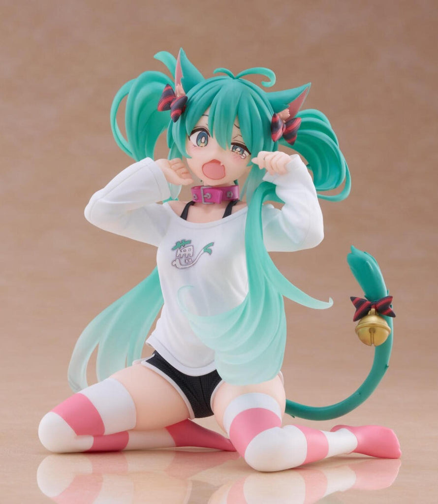 PREORDER Hatsune Miku Desktop Cute Figure (Cat Ear T Shirt Version) (r ...